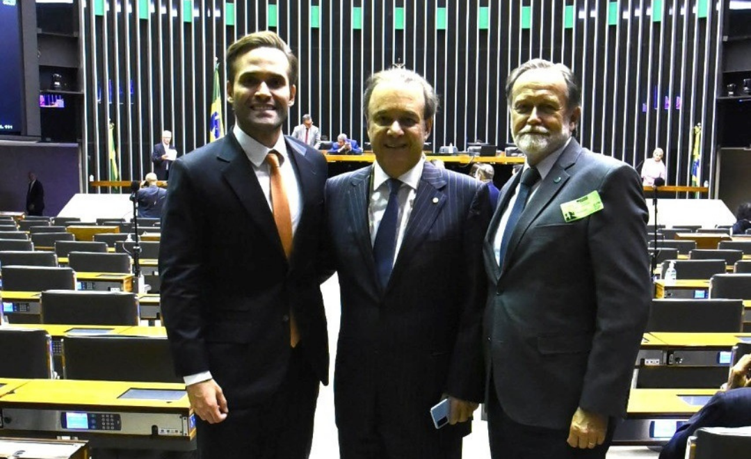 Eleuses Paiva, ex-presidente da AMB, assume pela 3ª vez o cargo de ...